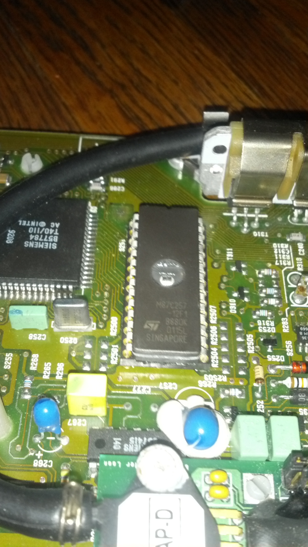 quattroworld.com Forums: Can anybody ID these ECU chips? Or am I right ...